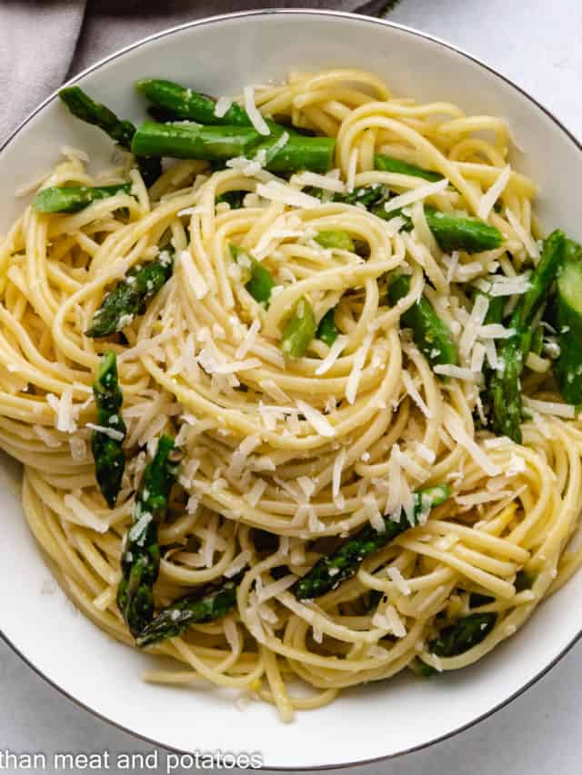 Easy Pineapple Popsicles